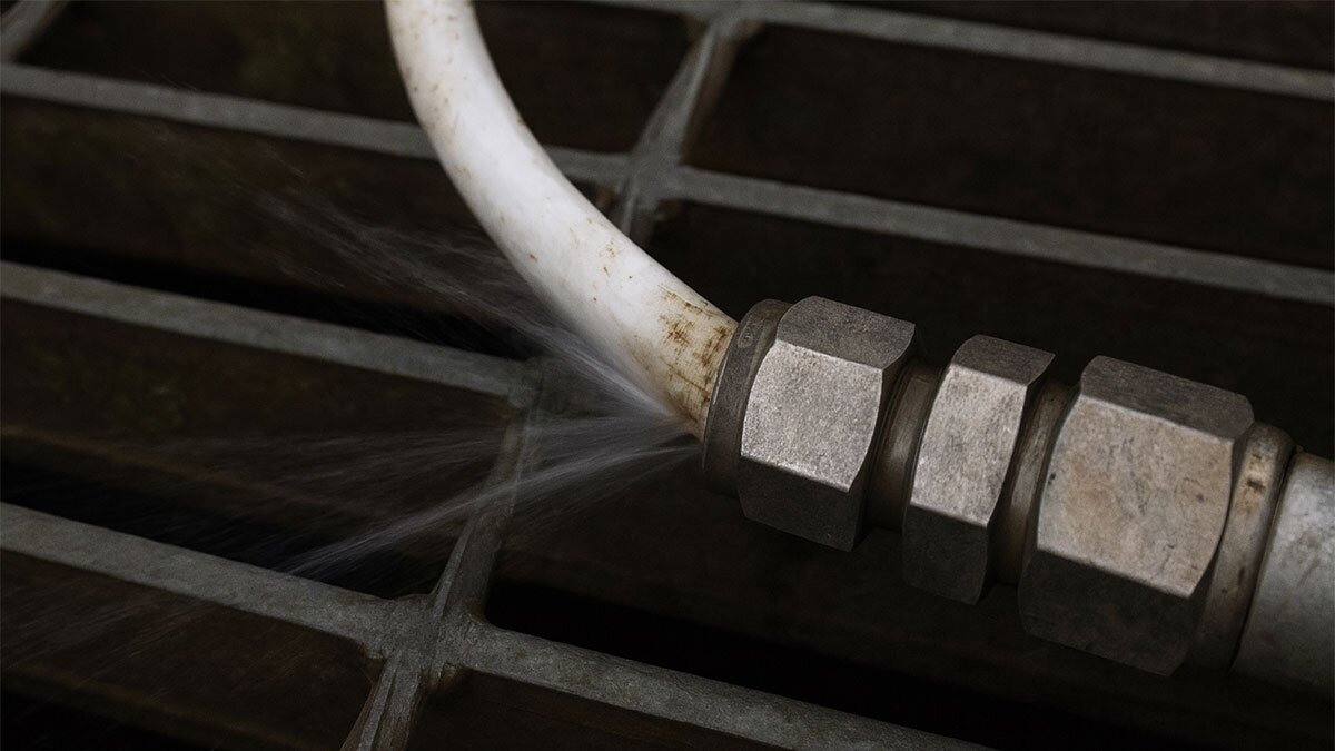 How to Fix Leaking Hydraulic Connections