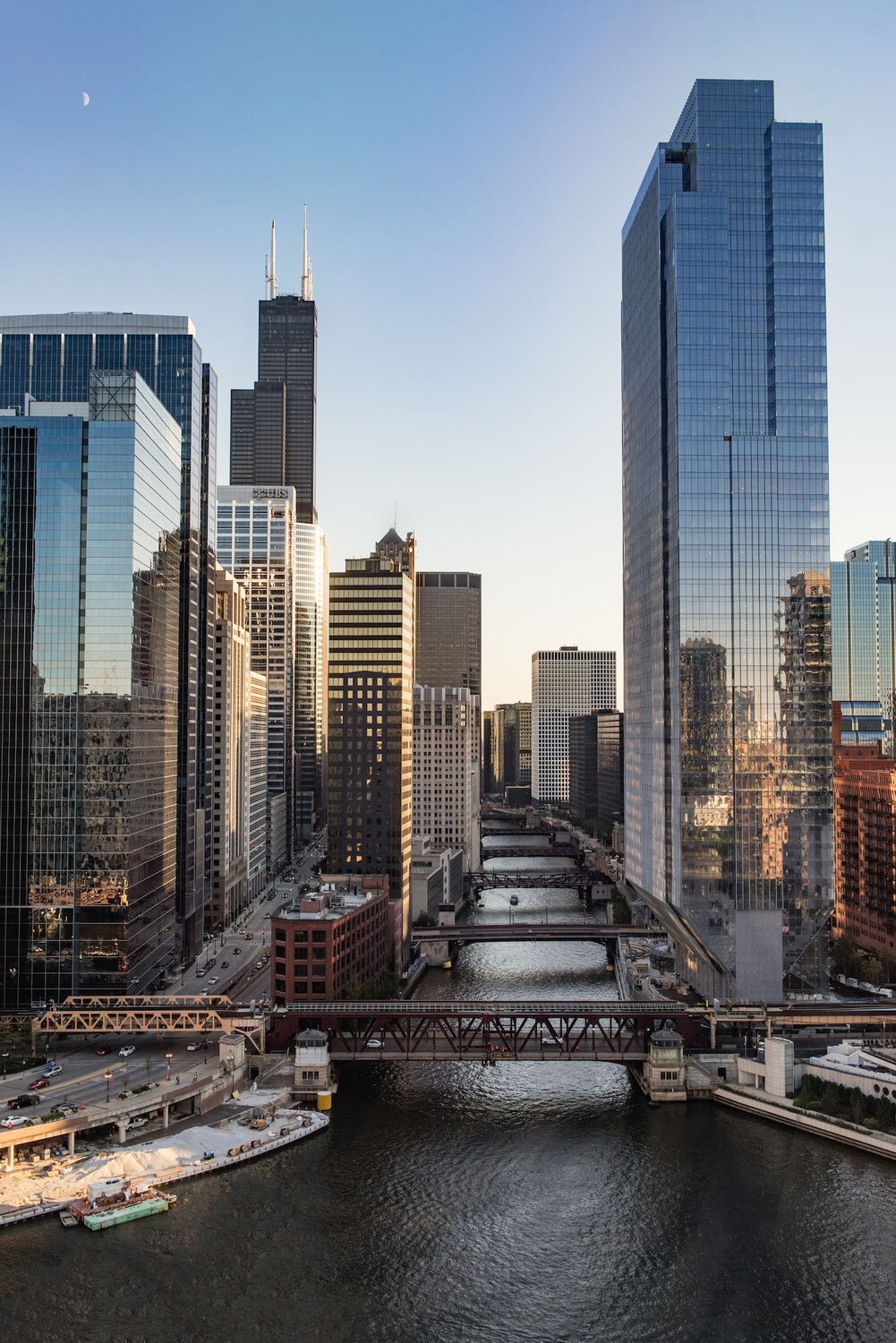 How does 150 N. Riverside stay standing? | Chicago Architecture Center