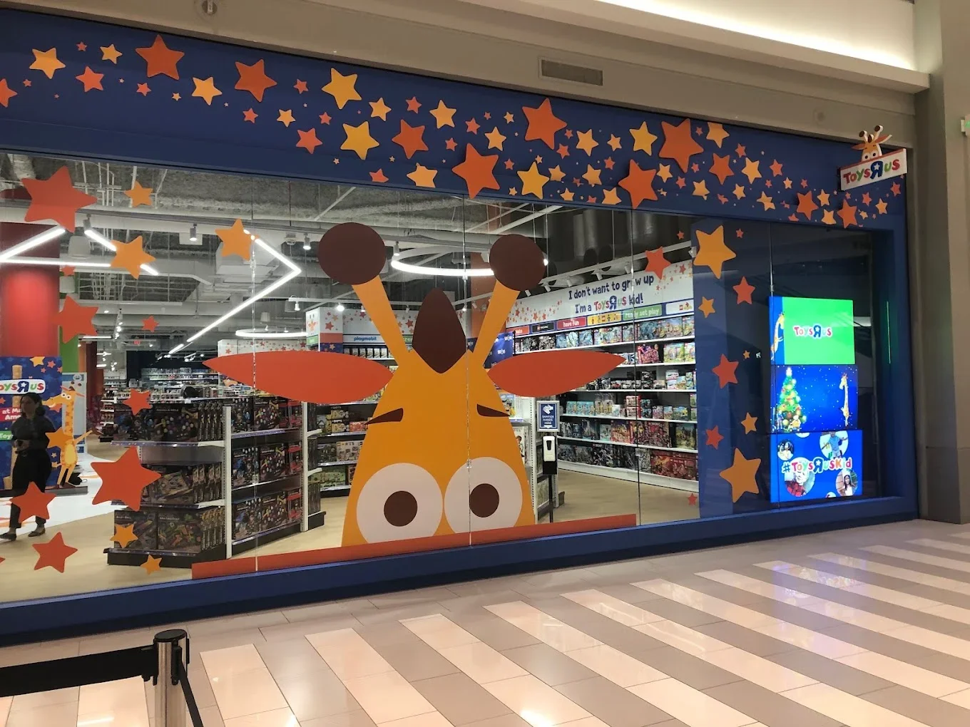 Toys“R”Us store exterior