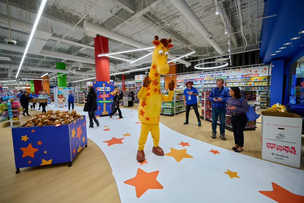 Toys 'R' Us Holiday Shop Tanger Nashville in Nashville, TN