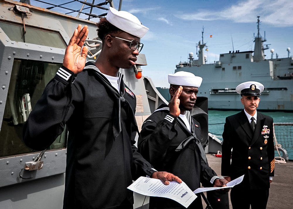 Join the Military, Become a US Citizen: Uncle Sam Wants You and Vous ...