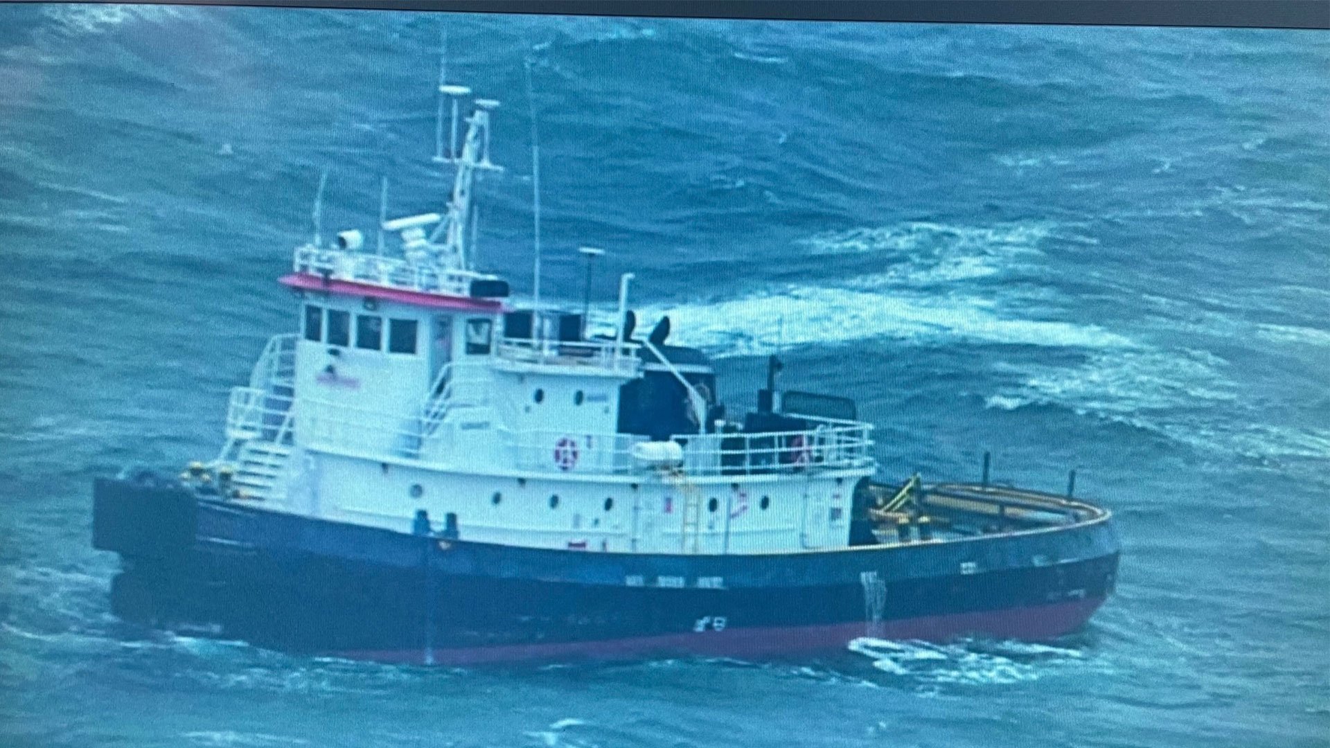 ‘Violent’ Seas Sweep Coast Guard Rescue Swimmers Into Water After ...