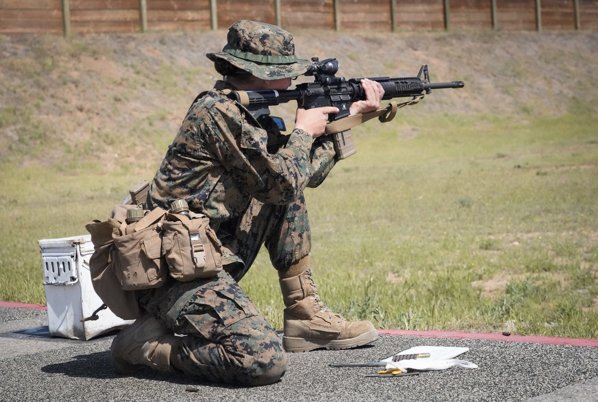 On Camp Pendleton, 1st Female Recruits Undergo Rifle Qualification ...