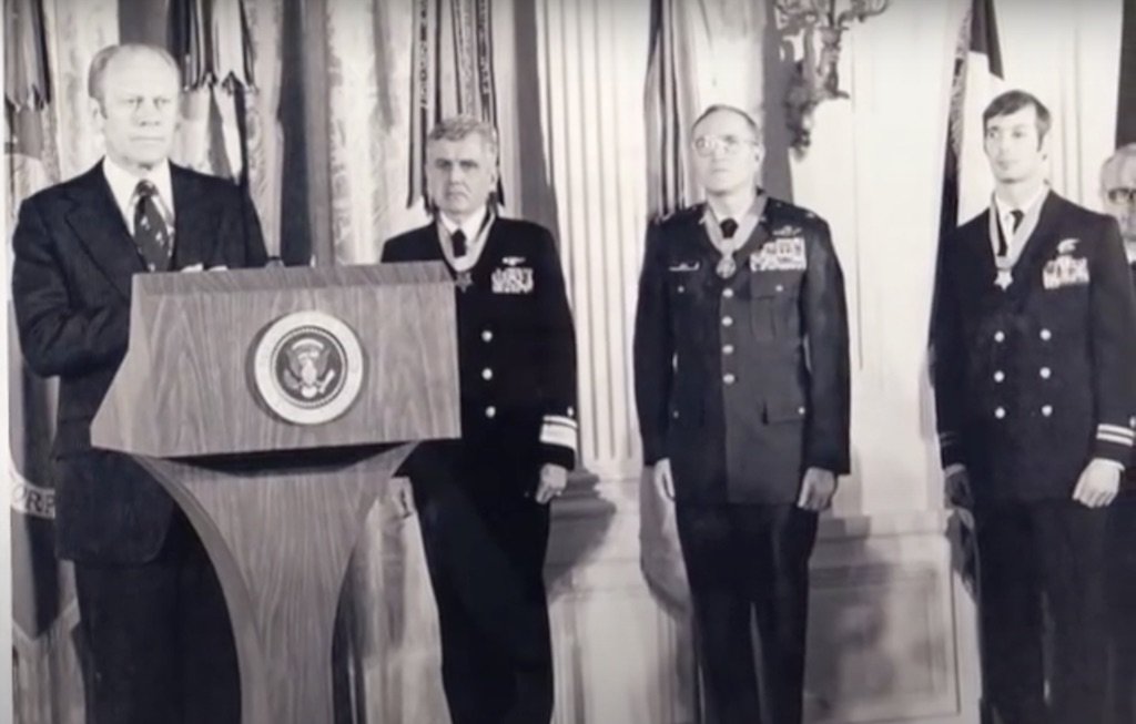 How a Heroic Navy SEAL Helped Lead the Largest Search & Rescue Mission ...