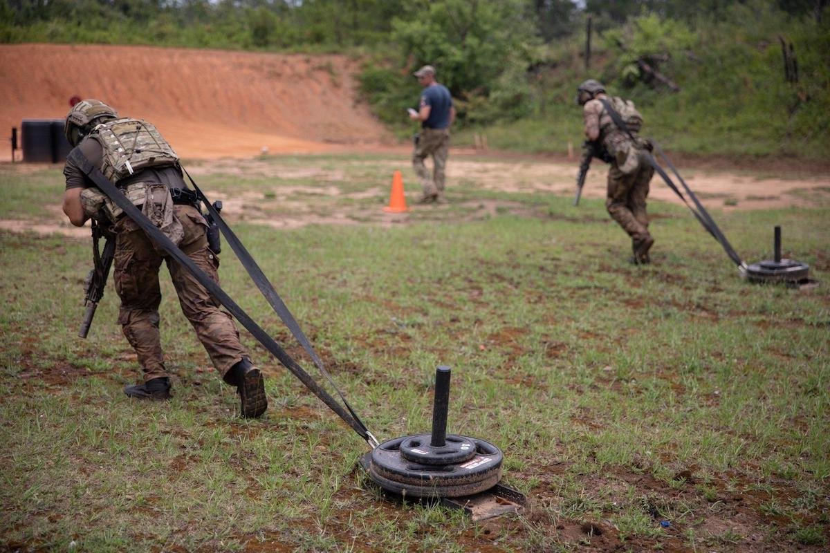 Who’s the Best Underwater? Inside the Army’s Combat Diver Competition ...