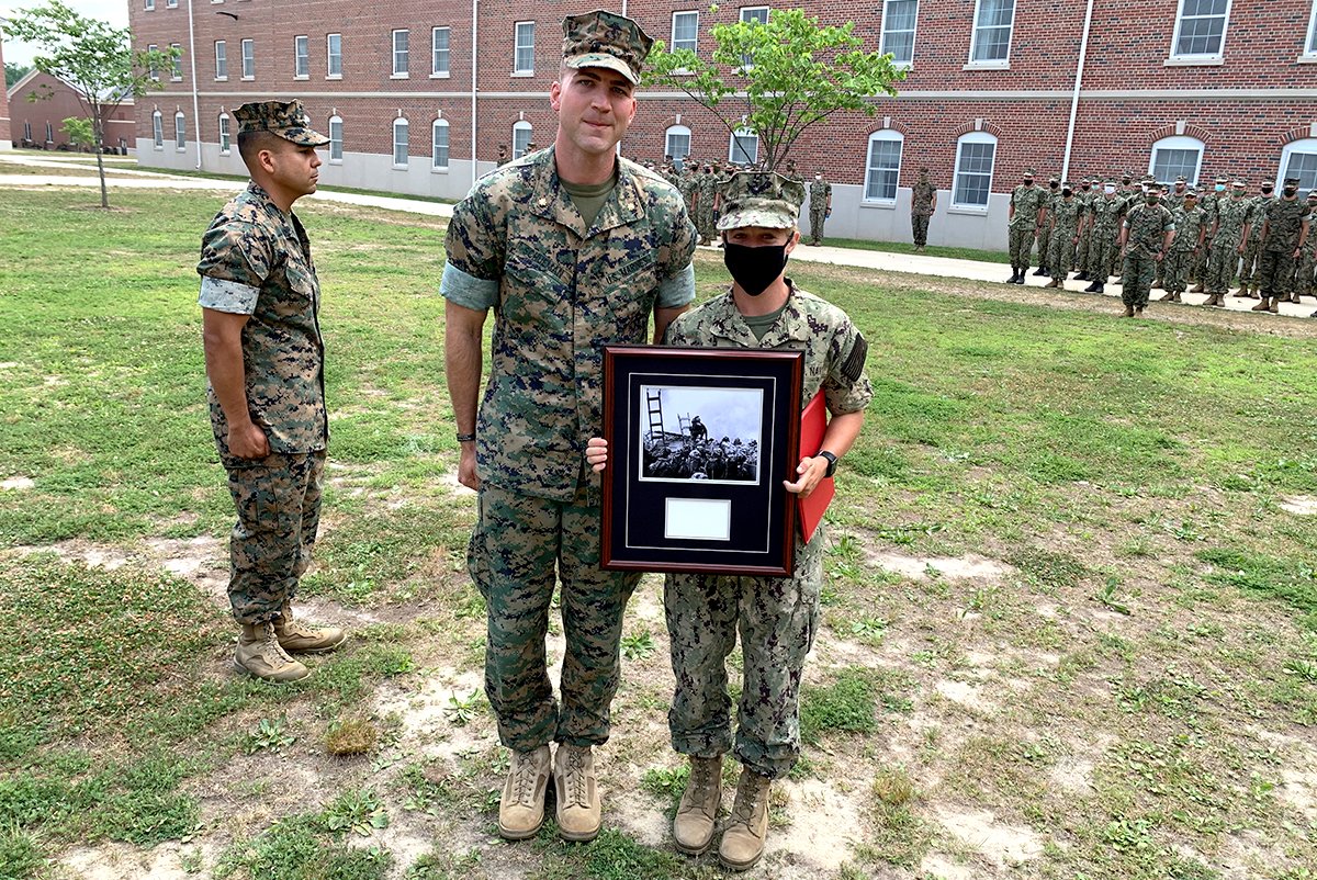 MOH Recipient in Iconic Korean War Photo Inspires New Generation of ...