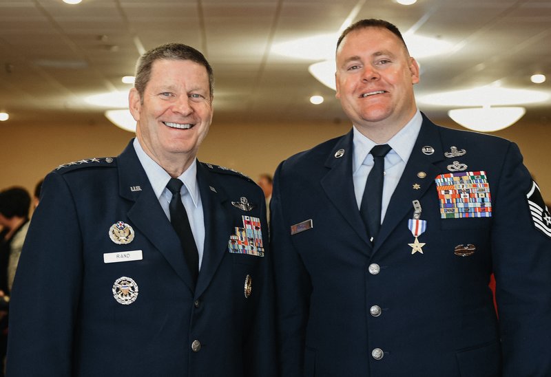 EOD: A History of Explosive Ordnance Disposal From World War II to ...