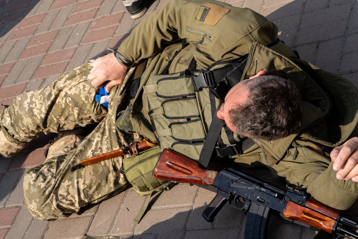 DISPATCH: A Crash Course in Combat First Aid for Ukraine Soldiers and ...