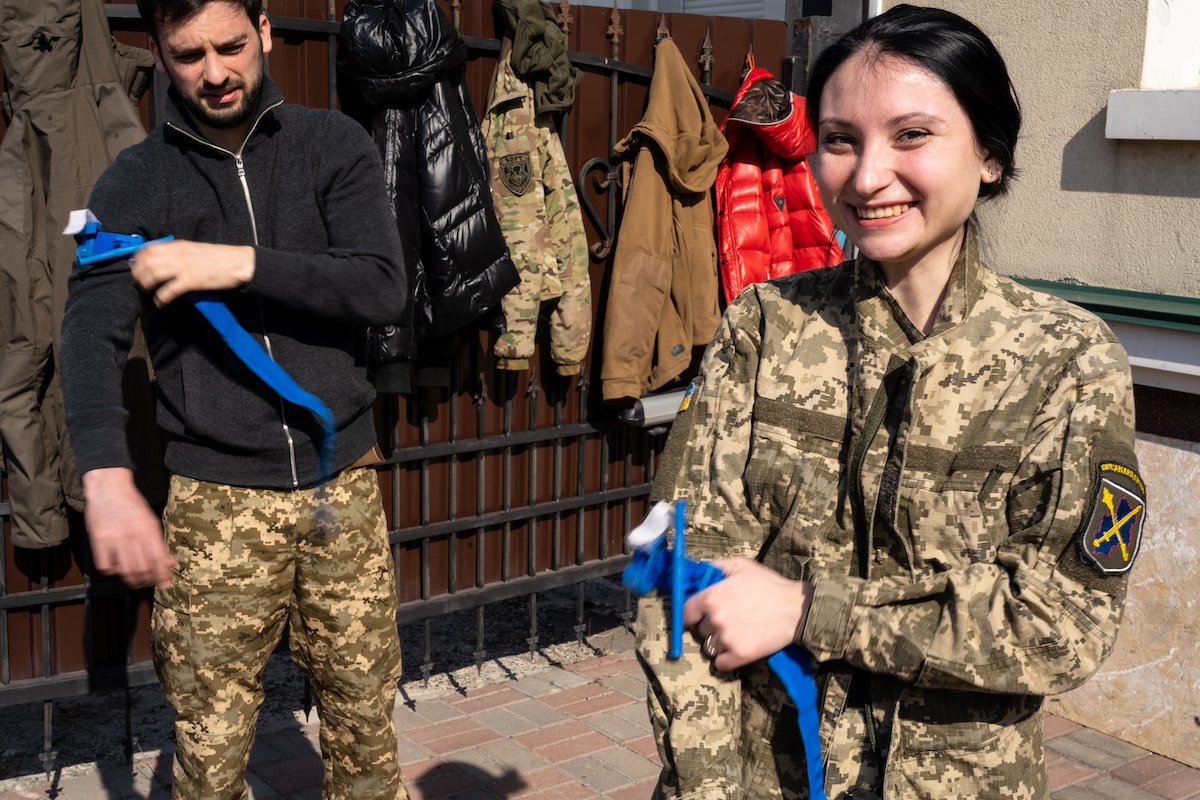 DISPATCH: A Crash Course in Combat First Aid for Ukraine Soldiers and ...