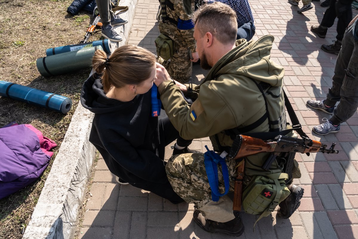 DISPATCH: A Crash Course in Combat First Aid for Ukraine Soldiers and ...