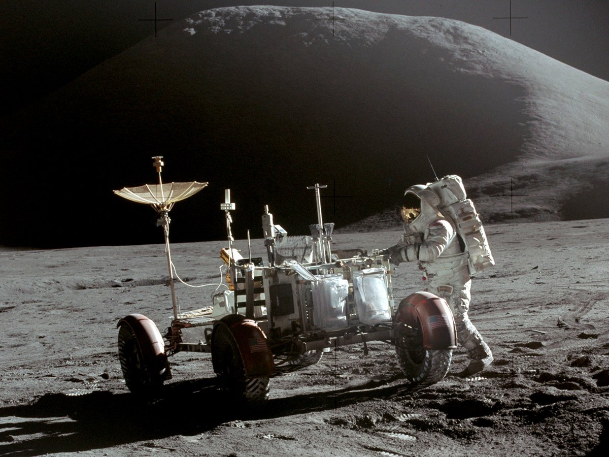 12 Lunar Men: The Definitive List of Astronauts Who Walked on the Moon ...