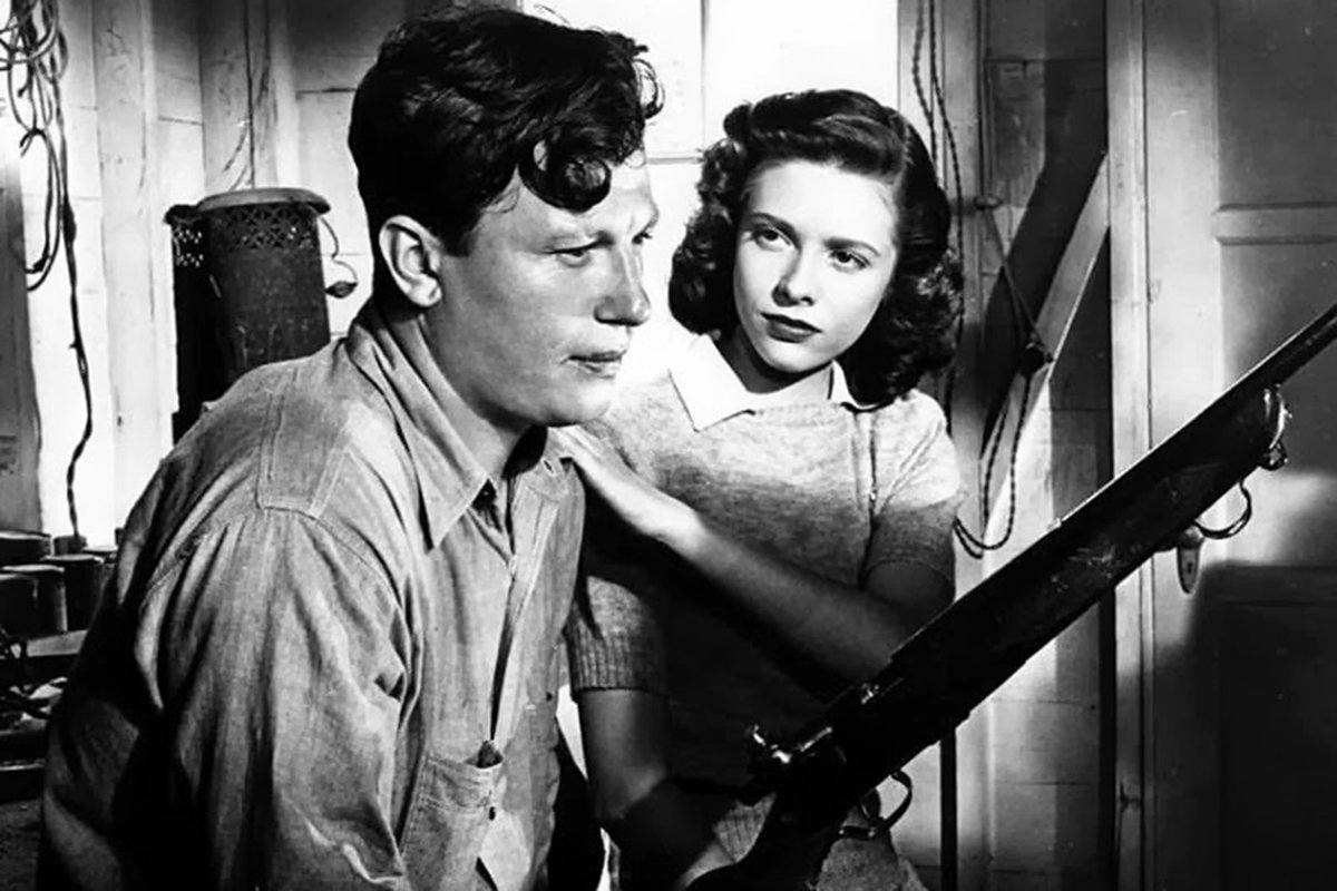 Soldier Who Lost Hands in Explosion Won 2 Oscars for Portraying World ...