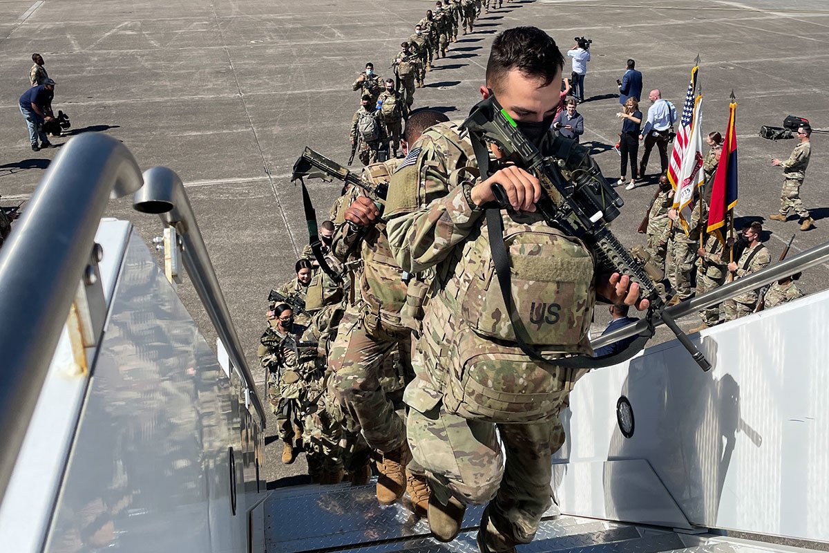 Teary Goodbyes and Fist Bumps as Fort Stewart Soldiers Ship Out ...
