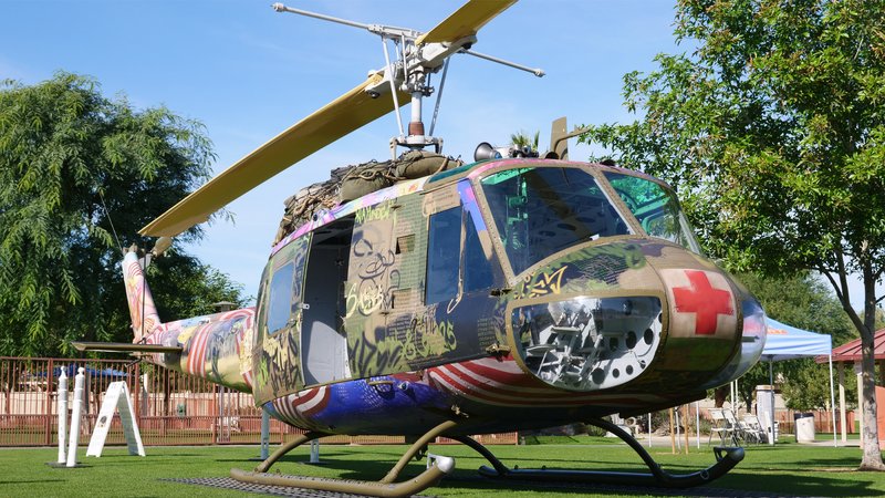 How the Huey Helicopter Became the Workhorse of the Vietnam War ...