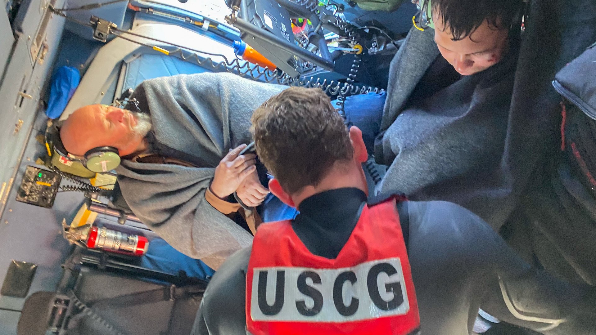 Helicopter’s Skids Hit Oil Rig Railing, Flipping Chopper Into Sea ...