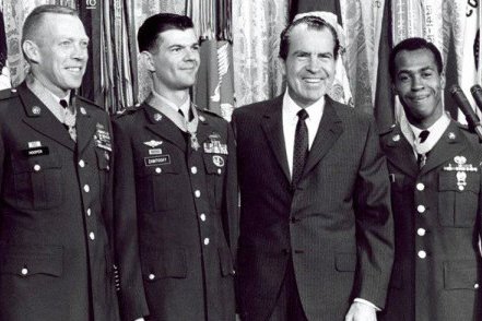 The One-Man Army Who Earned the Medal of Honor, 2 Silver Stars, 6 ...