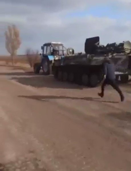 Ukrainian Farmers in Tractors Are Driving Away With Russia’s Armor ...