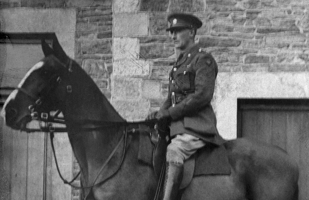 The Canadian Commander Who Received a Victoria Cross for Heroics in ...