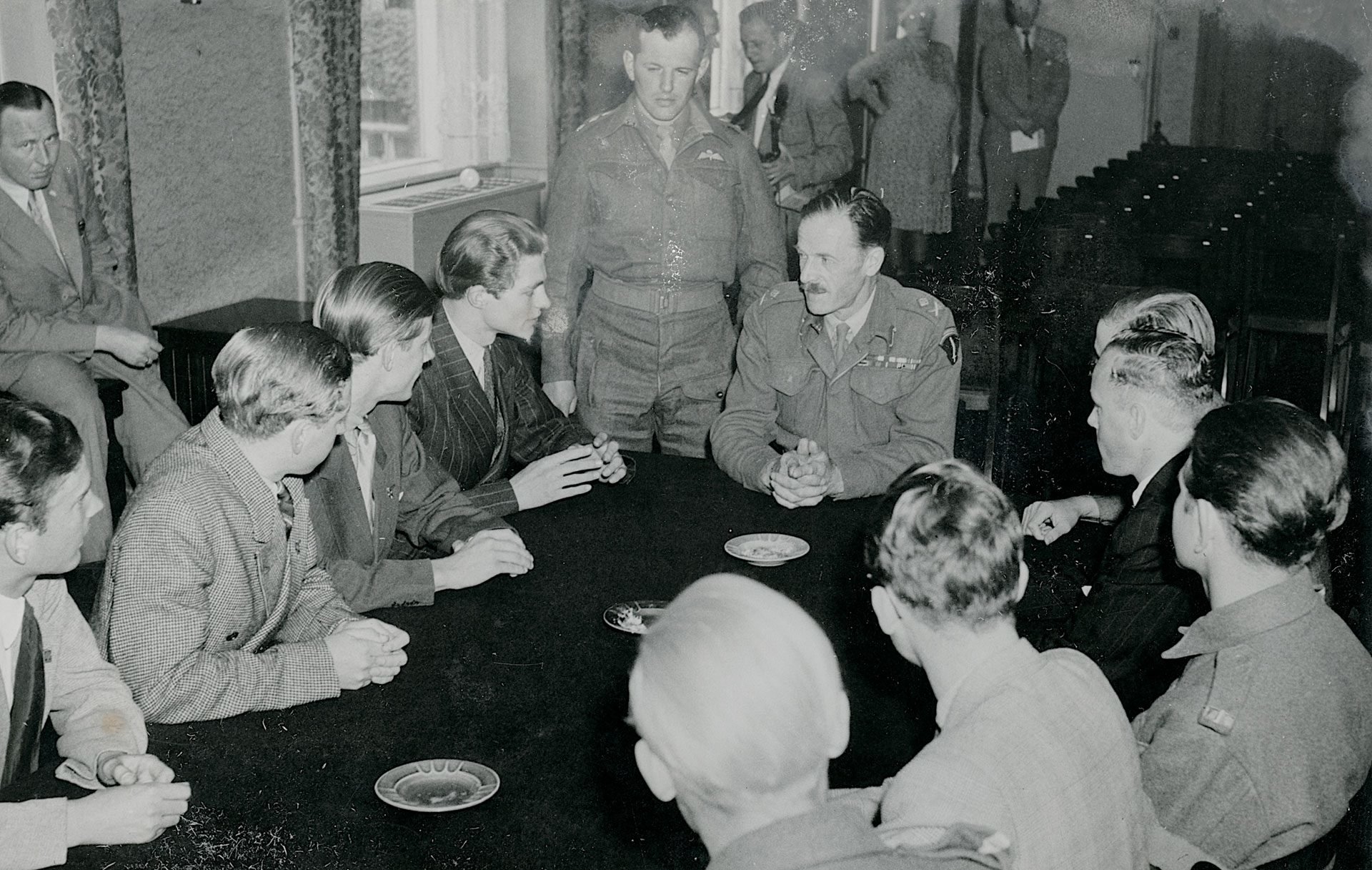 The Churchill Club: The Inspiring Teenage Rebellion Against Hitler ...