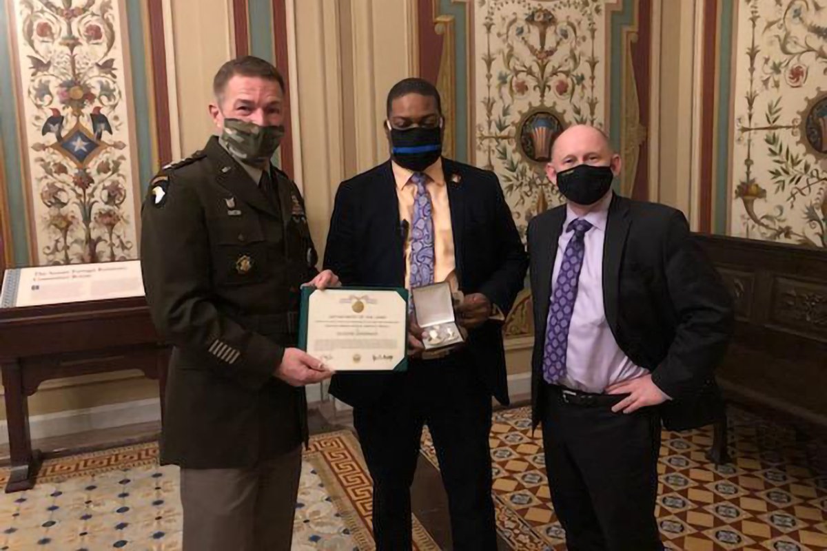 US Capitol Police Officers Eugene Goodman, Brian Sicknick Honored for ...