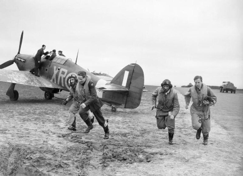‘Bazooka Charlie’ — The WWII Pilot Who Turned His Recon Plane Into a ...
