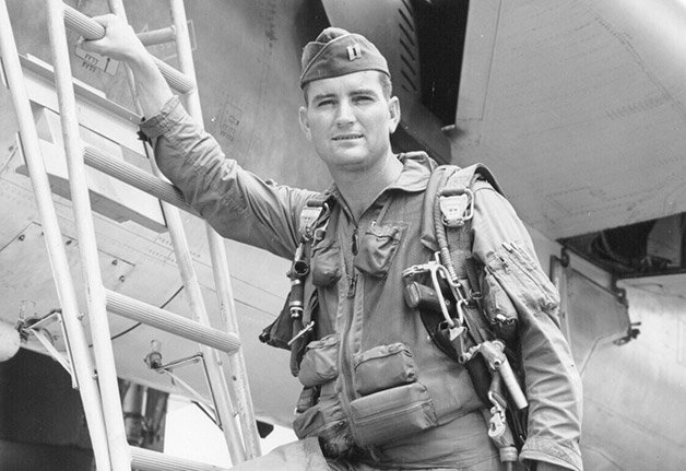 Air Force POW Recalls Christmas in the ‘Dungeons of North Vietnam ...