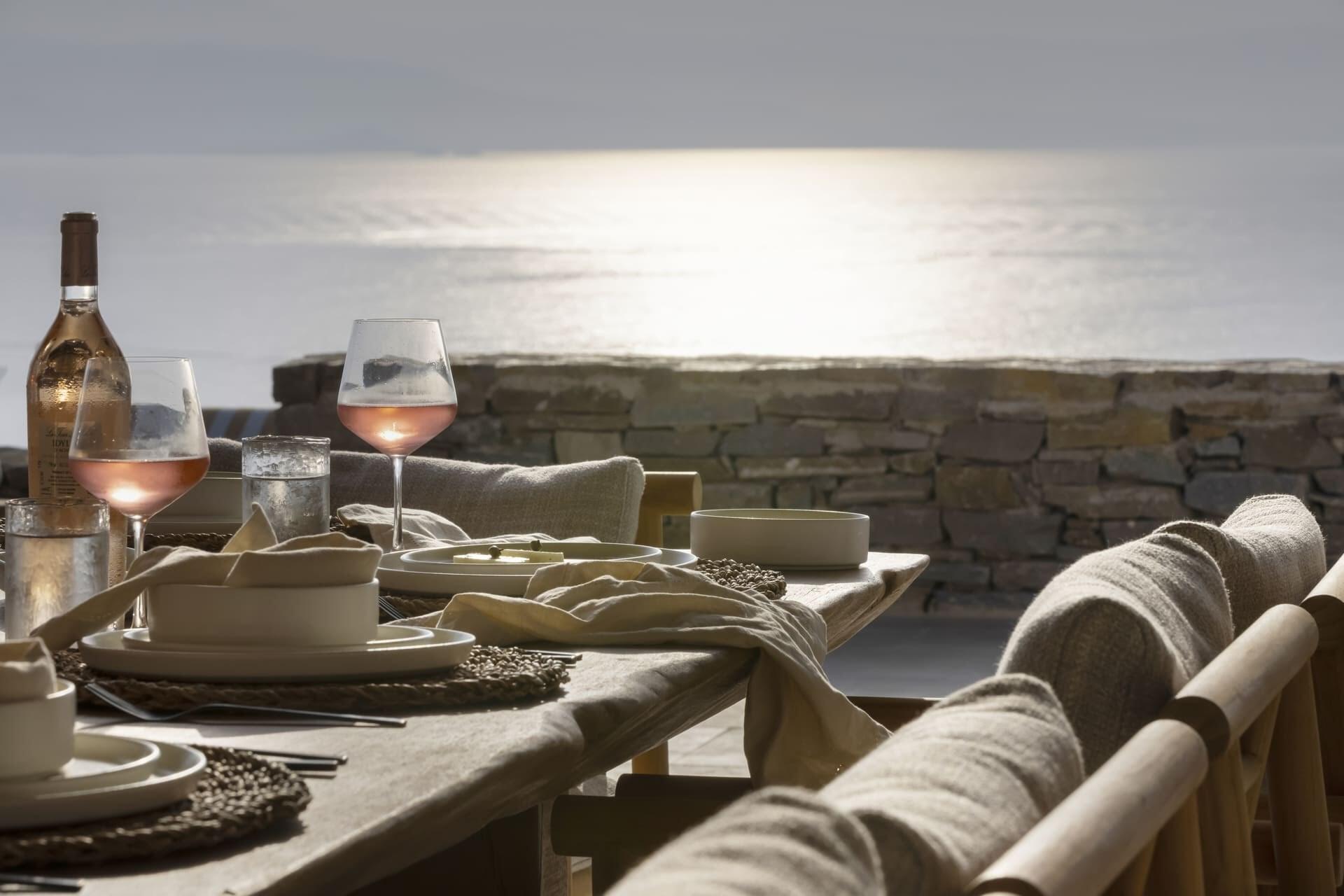 Greek Wines: Ultimate Guide to Varieties & Regions