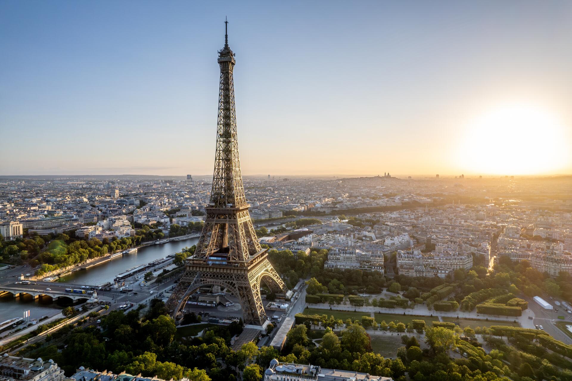 James Bond Filming Locations: Iconic Movie Sets & Destinations