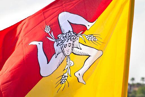 Sicilian Flag: History, Meaning & Ancient Symbolism