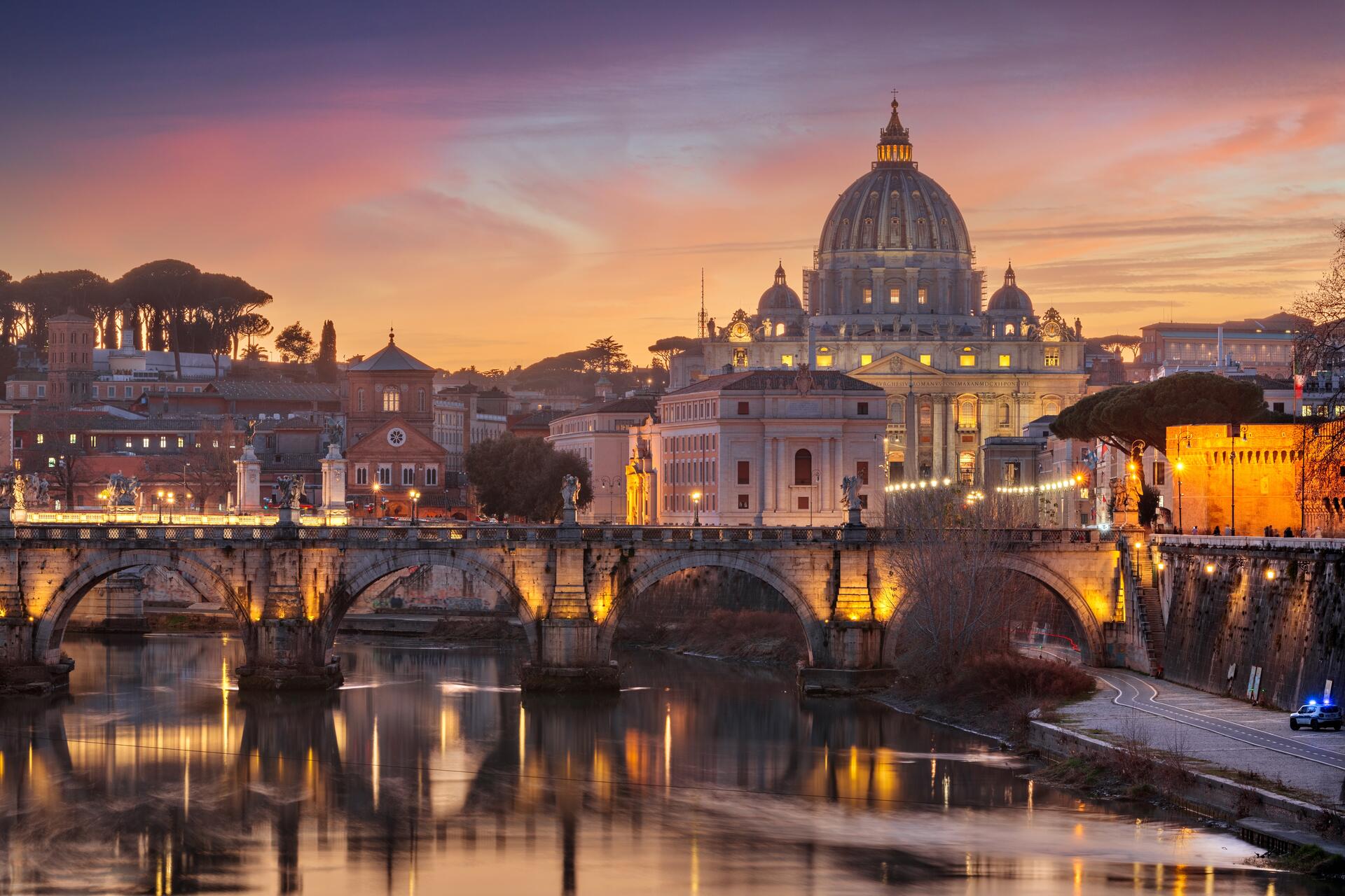 James Bond Filming Locations: Iconic Movie Sets & Destinations