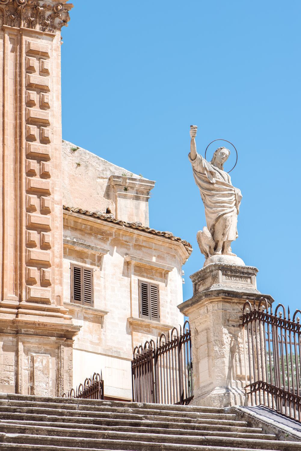 Sicilian Flag: History, Meaning & Ancient Symbolism