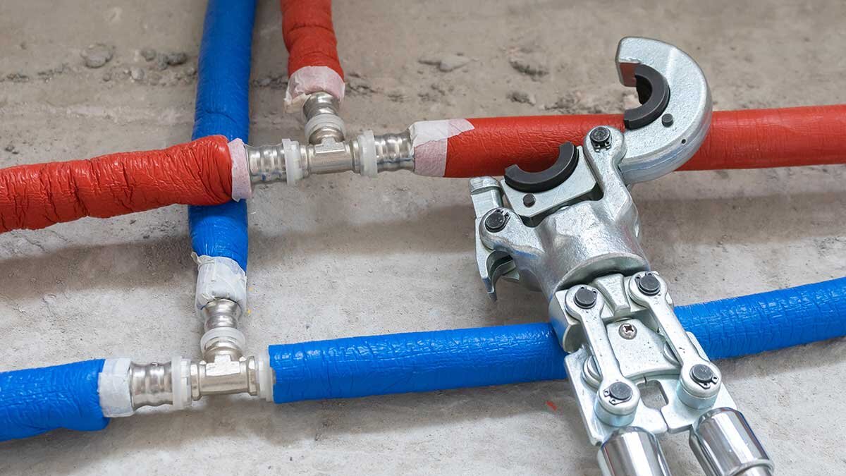 Plumbing Crimping Tools: What Pros Need to Know Before the Connection