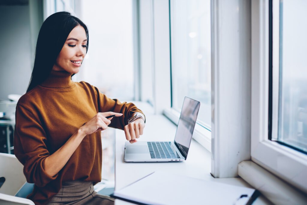 The Pros and Cons of Using Punch Clock within the Workplace