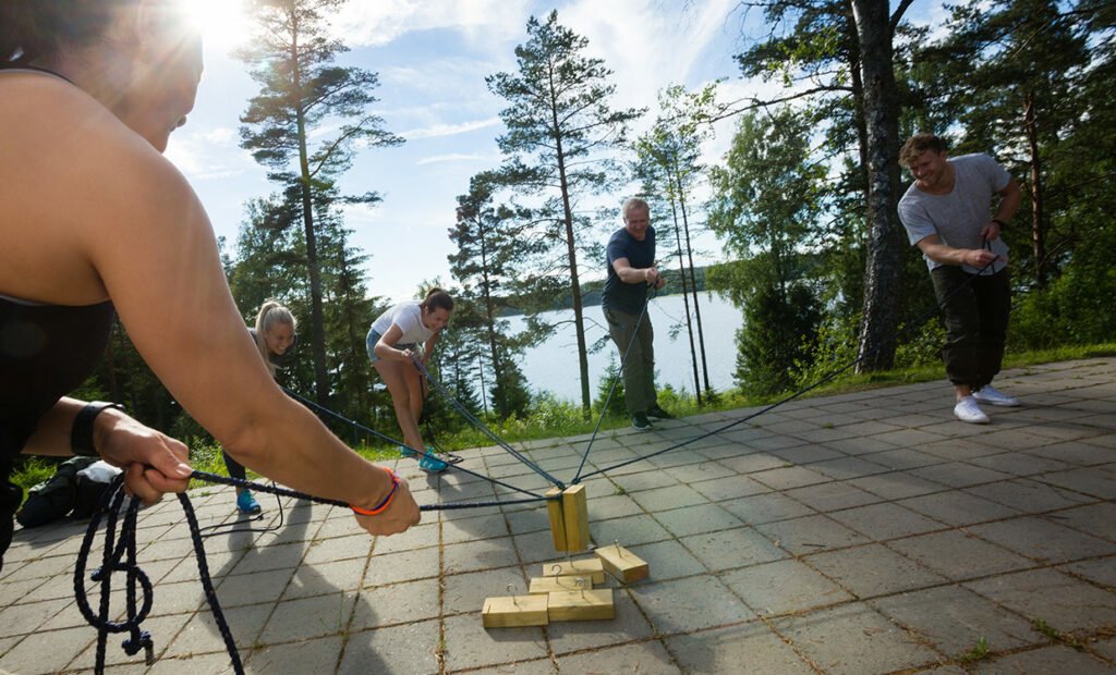 Team building: The complete guide