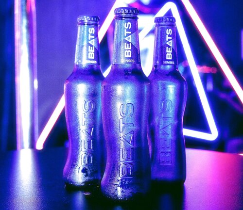 Perfectly mixed cocktails, sparkling spritzers and party starters: An ...