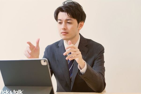 Talking with Hands: Gestures That Enhance Your Presentation