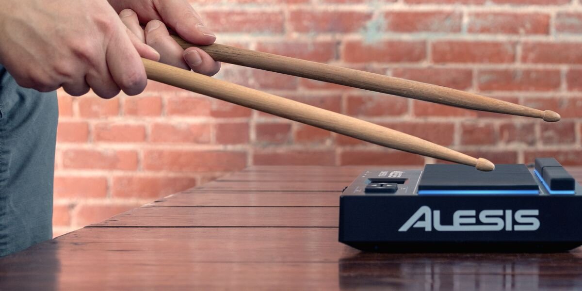 Alesis Drums Sample Pad 4 - Percussion and Sample Triggering Instrument