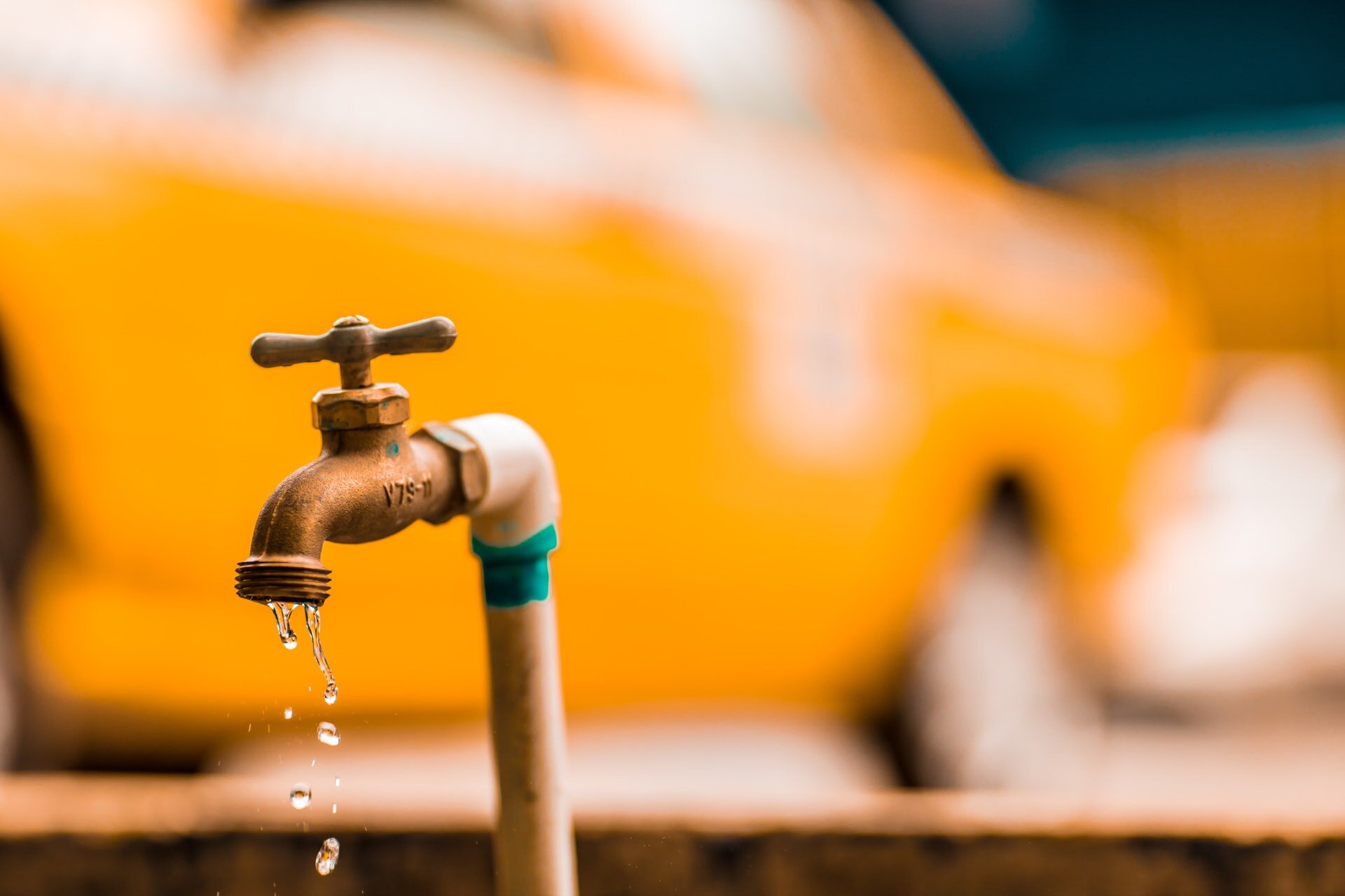 Cómo tapar una fuga de agua de forma sencilla. 3 Tips
