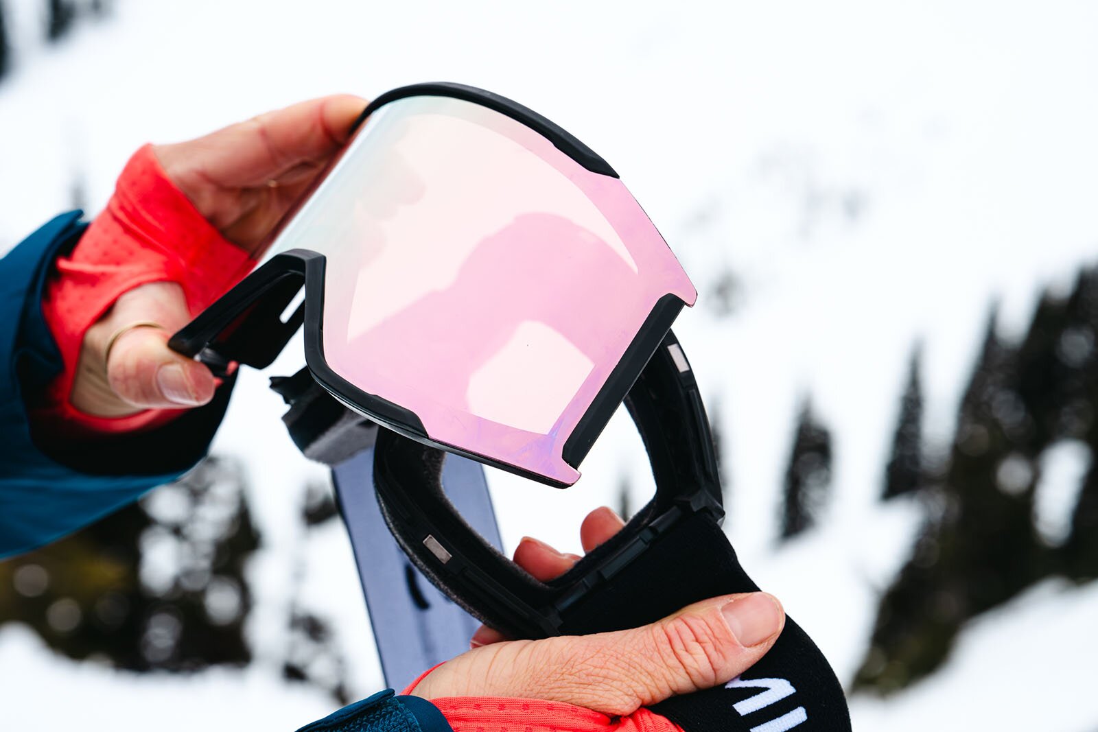 Ski Goggle Lenses: Cylindrical vs. Spherical vs. Toric | Better Trail