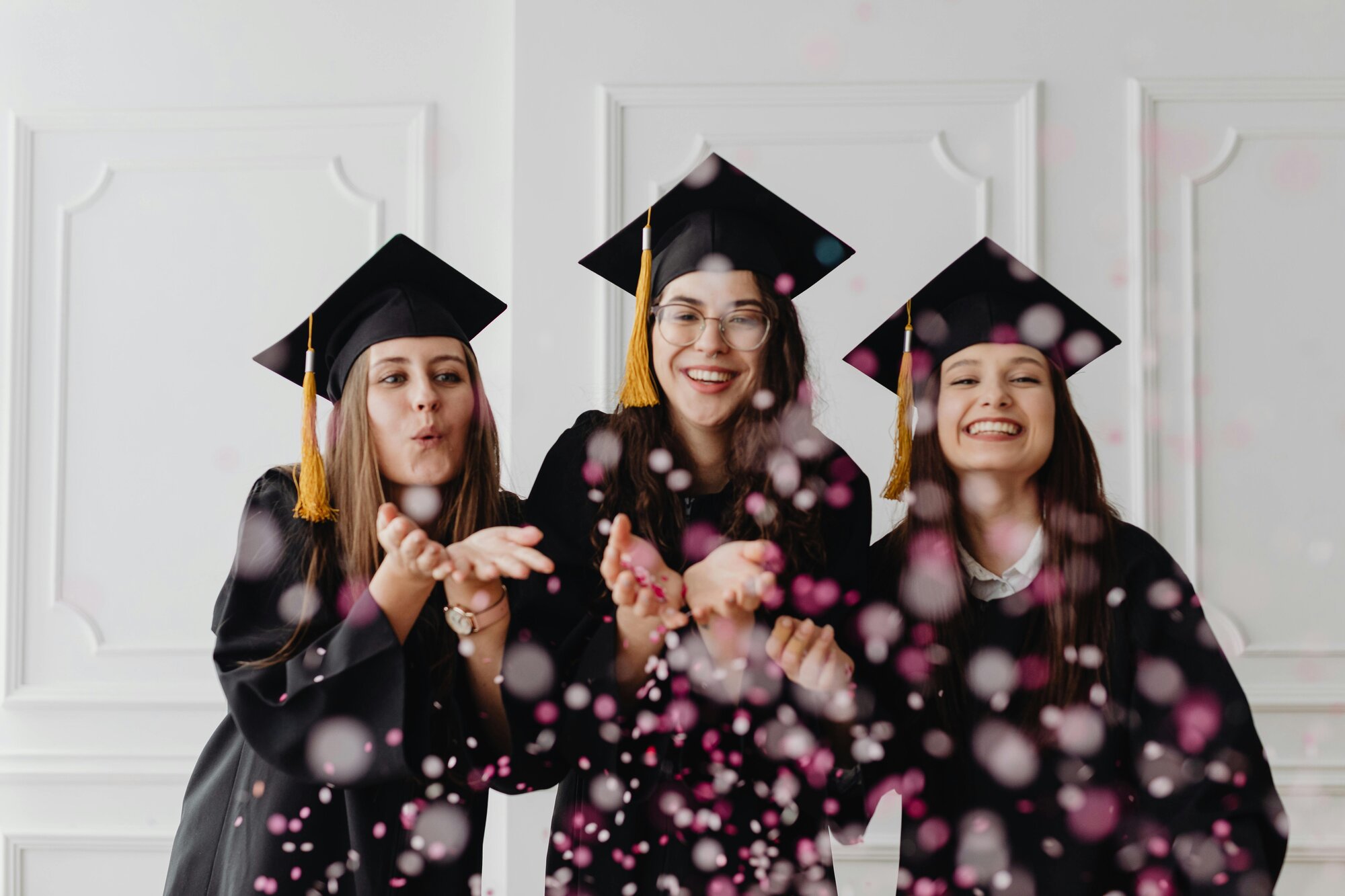90+ Graduation Photo Ideas 2025 - Cute Senior Graduation Pictures ...