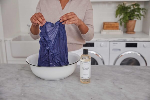 How to Wash Silk | Ultimate Guide to Cleaning Silk