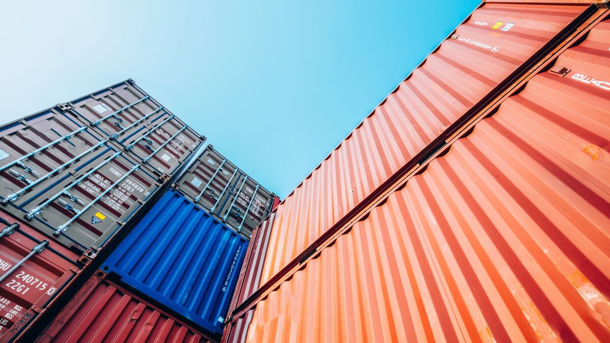 How to Stack Shipping Containers | Boxhub