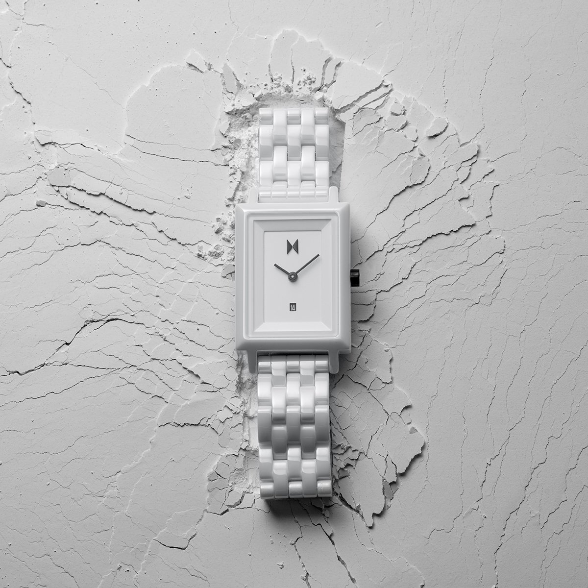 Signature Square Women's Ceramic Watch in Gloss Black | MVMT