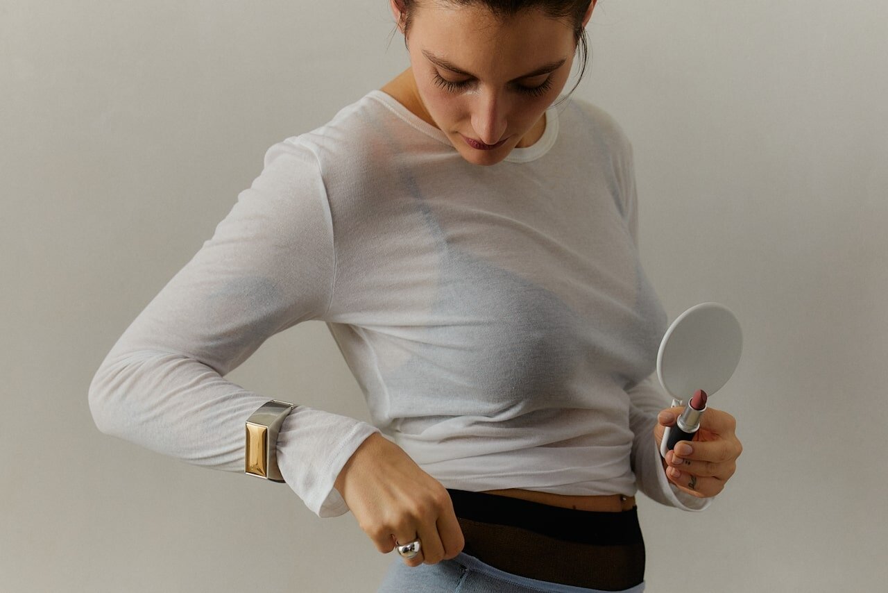Experts Share How They Build Outfits With a Small… – Whering
