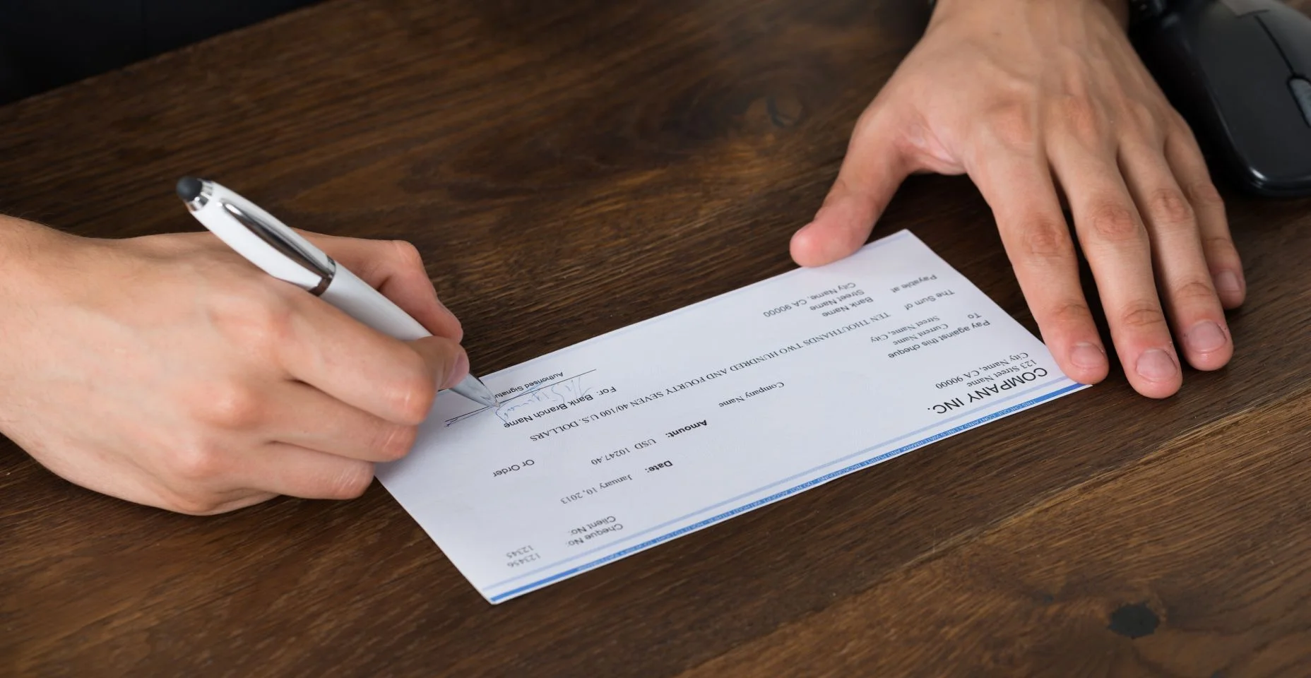 Cheque administrativo: o que é e como funciona | Blog Educação Financeira