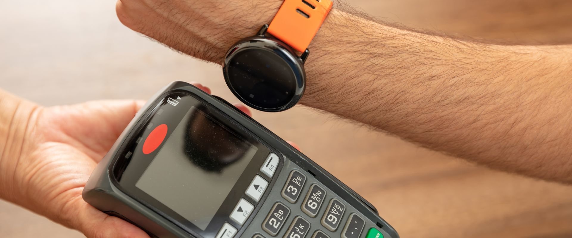 Smartwatch com NFC: saiba como funciona | Blog Premium