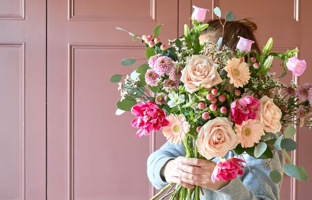 Flower Gifts Delivery | Send Flowers as a Gift | Freddie's Flowers