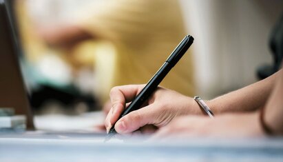 Pros and cons of projective tests