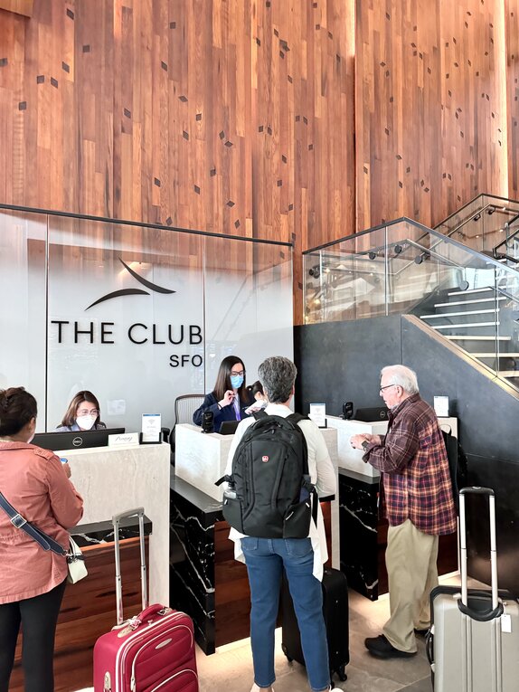 The Club SFO Review - SFO Terminal 1 - Roame