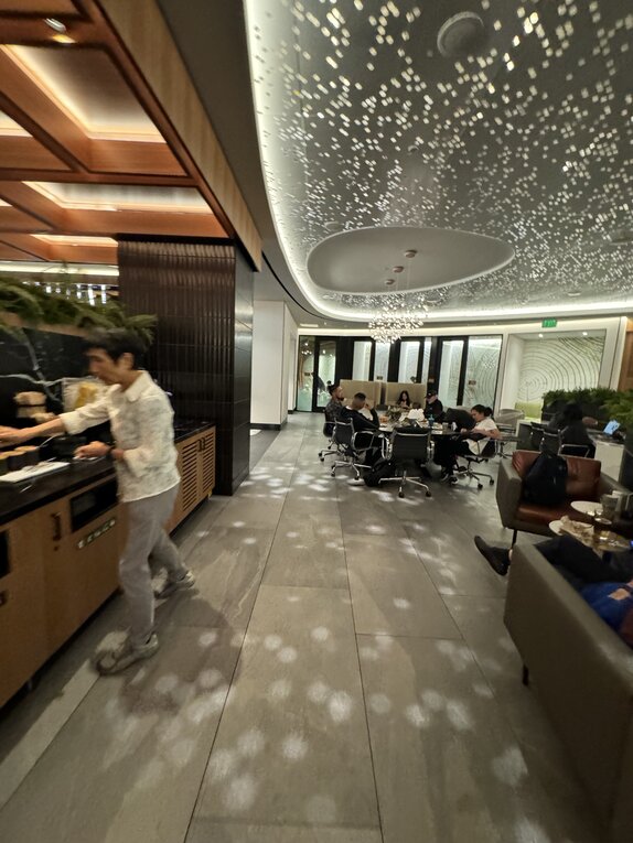 The Club SFO Review - SFO Terminal 1 - Roame